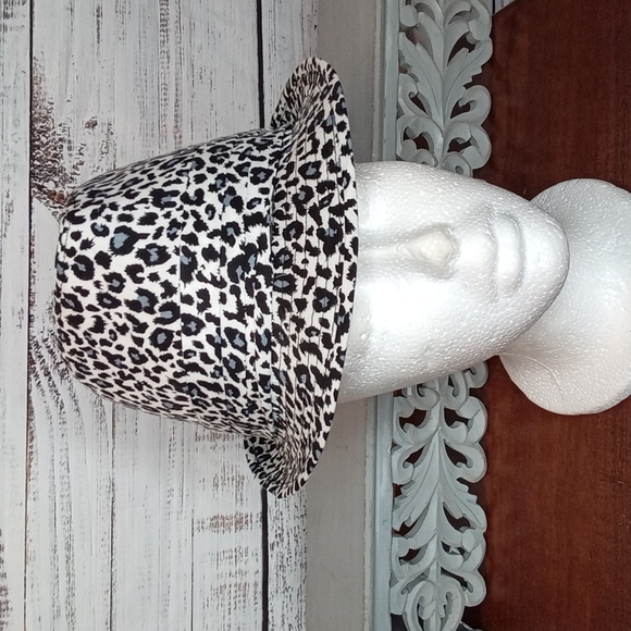 Nicole Marciano | Accessories | Nicole Marciano Blue Cheetah Print ...